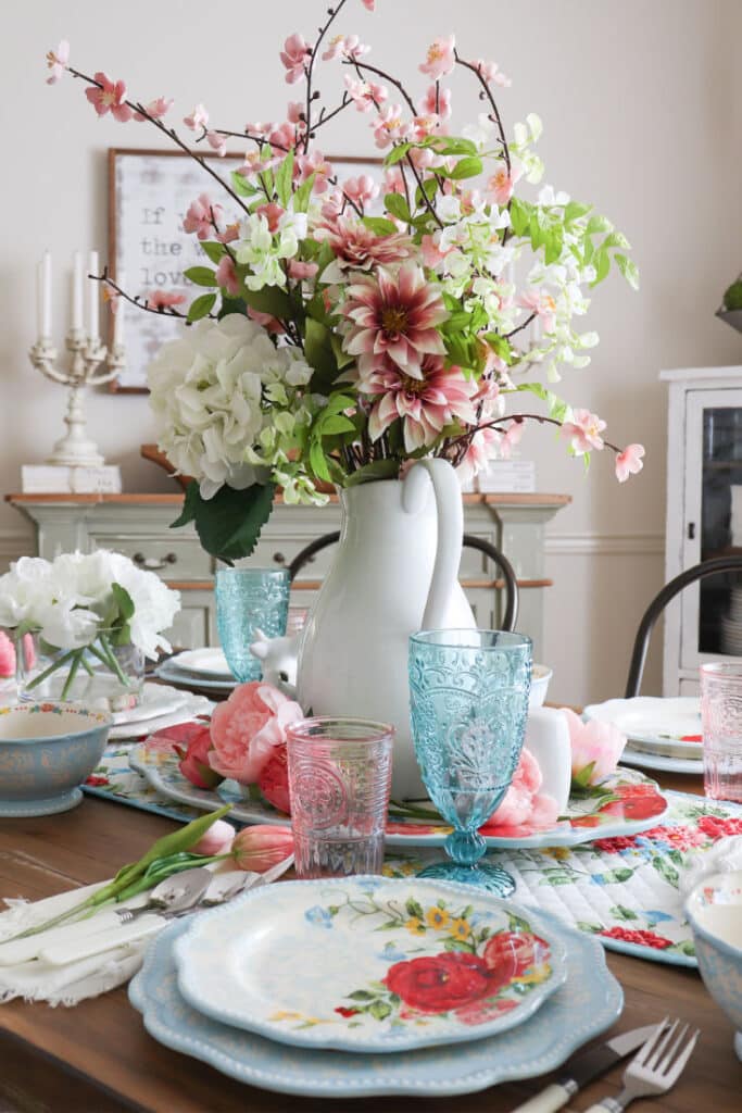 How to Easily Create a Designer Tablescape on a Budget